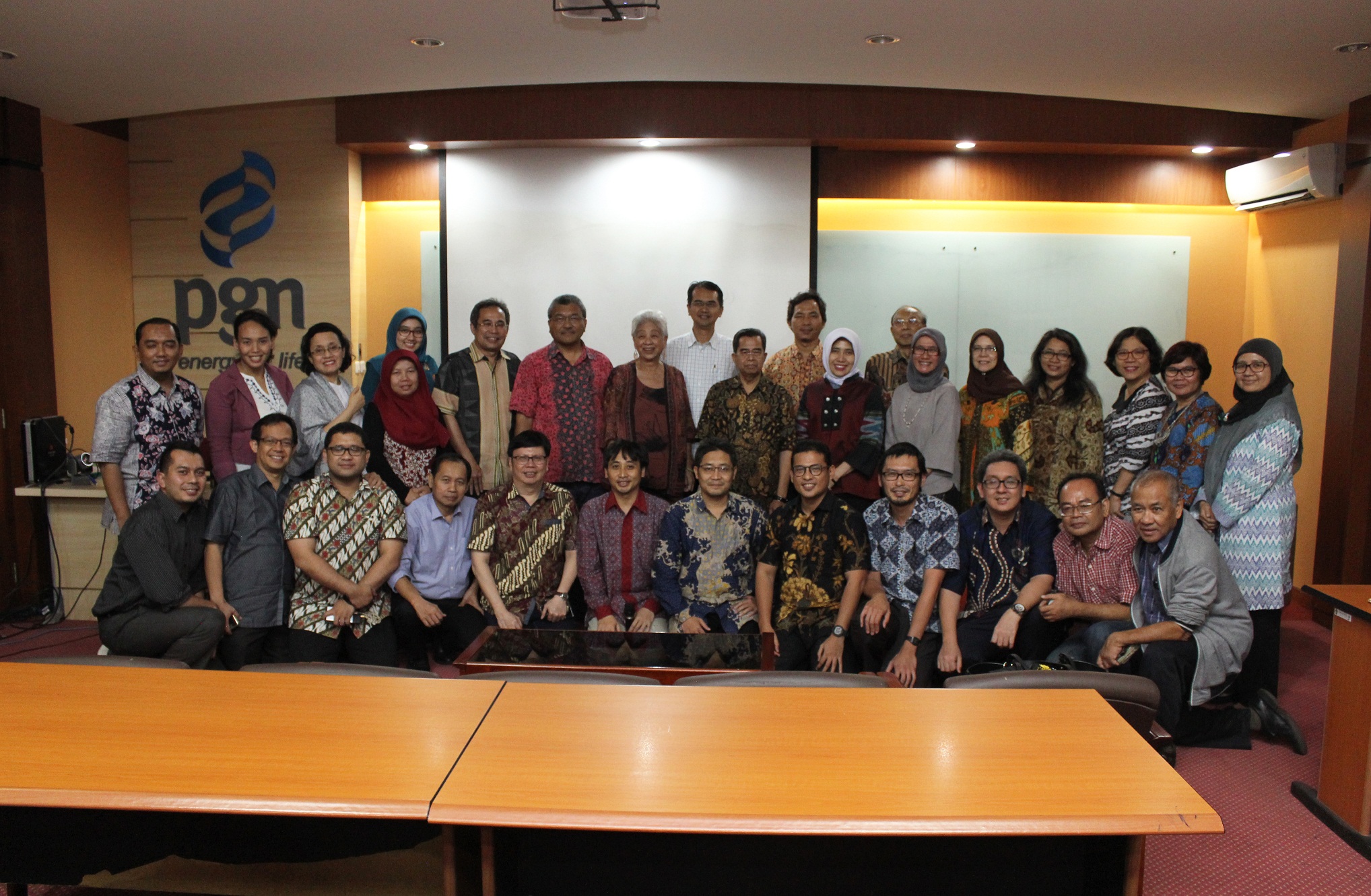 Apresiasi FEB atas Purna Bhakti Prof. Prijono Tjiptoherijanto, Ph.D ...