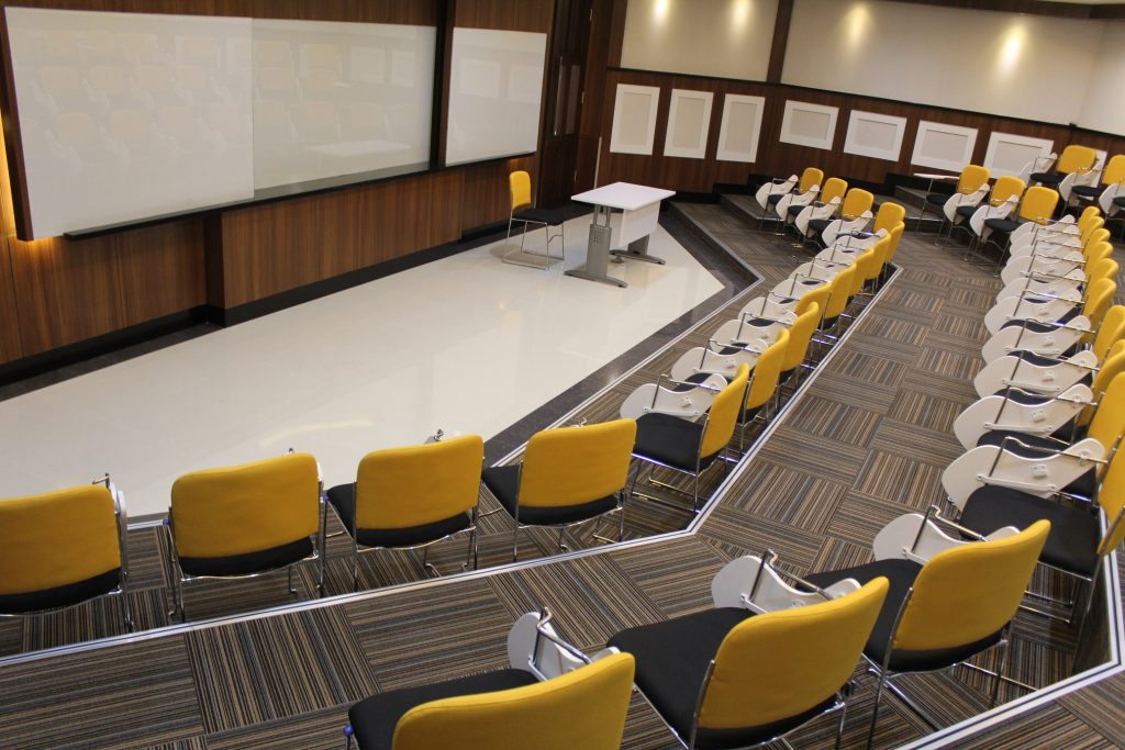 Dekan FEB UI Resmikan Mini Auditorium dan Lounge Departemen Manajemen ...