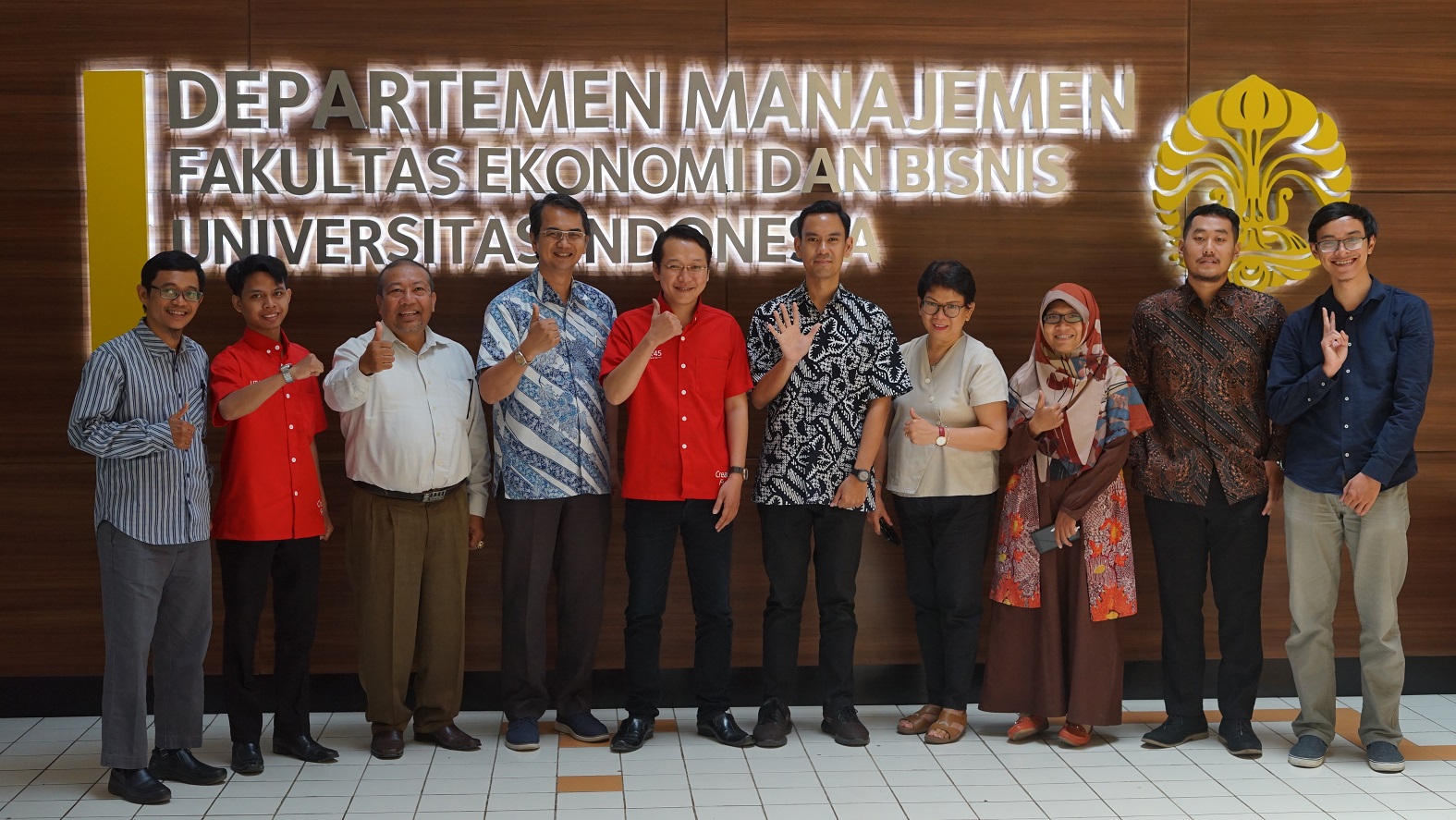 Diskusi Kewirausahaan, Departemen Manajemen dan UKM Center Menerima ...