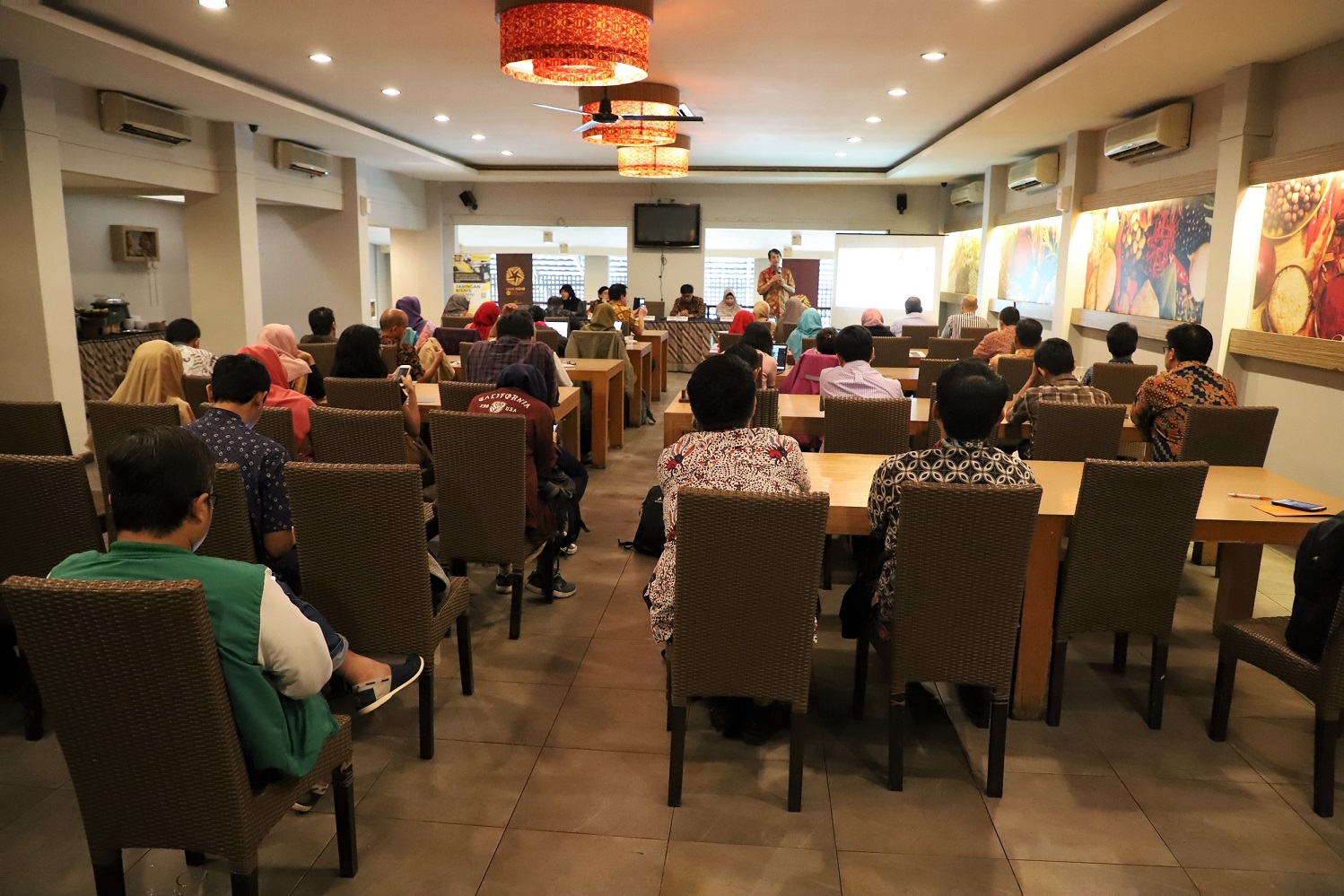 UKM Center FEB UI Berkontribusi Dukung Digitalisasi UMKM Indonesia ...