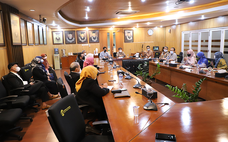 FEB UI and FEB Unhas Discuss Plan to Offer Cooperation in Three Areas ...