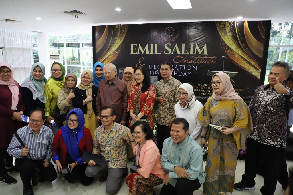 Emil Salim Sampaikan Deklarasi, “Satu Bumi untuk Semua Generasi ...