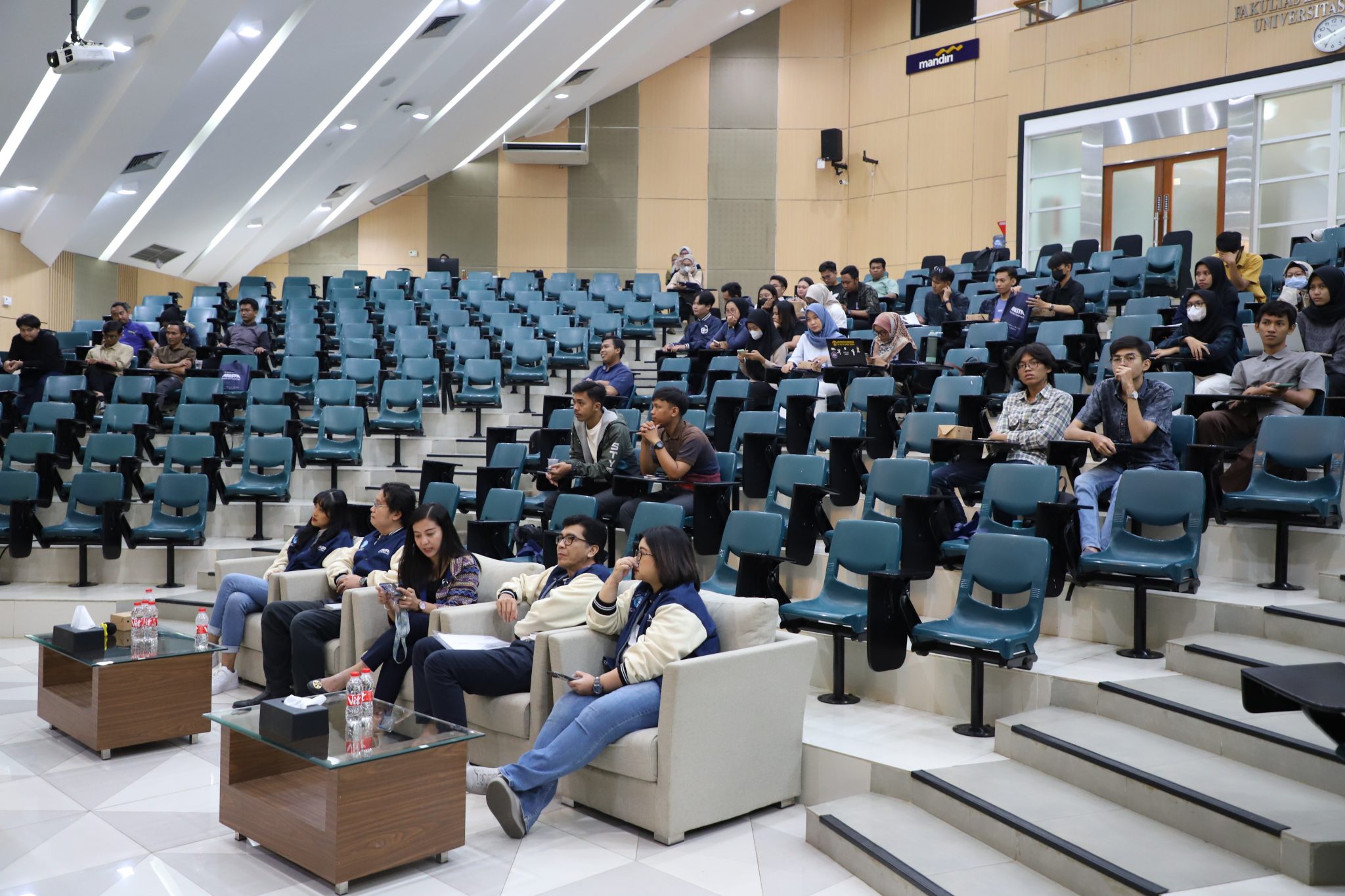 Arista Goes to Campus FEB UI 2023: Mengajak Mahasiswa Mengenal Potensi ...