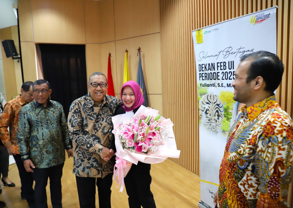 Estafet Kepemimpinan Baru di FEB UI: Yulianti Resmi Gantikan Teguh ...