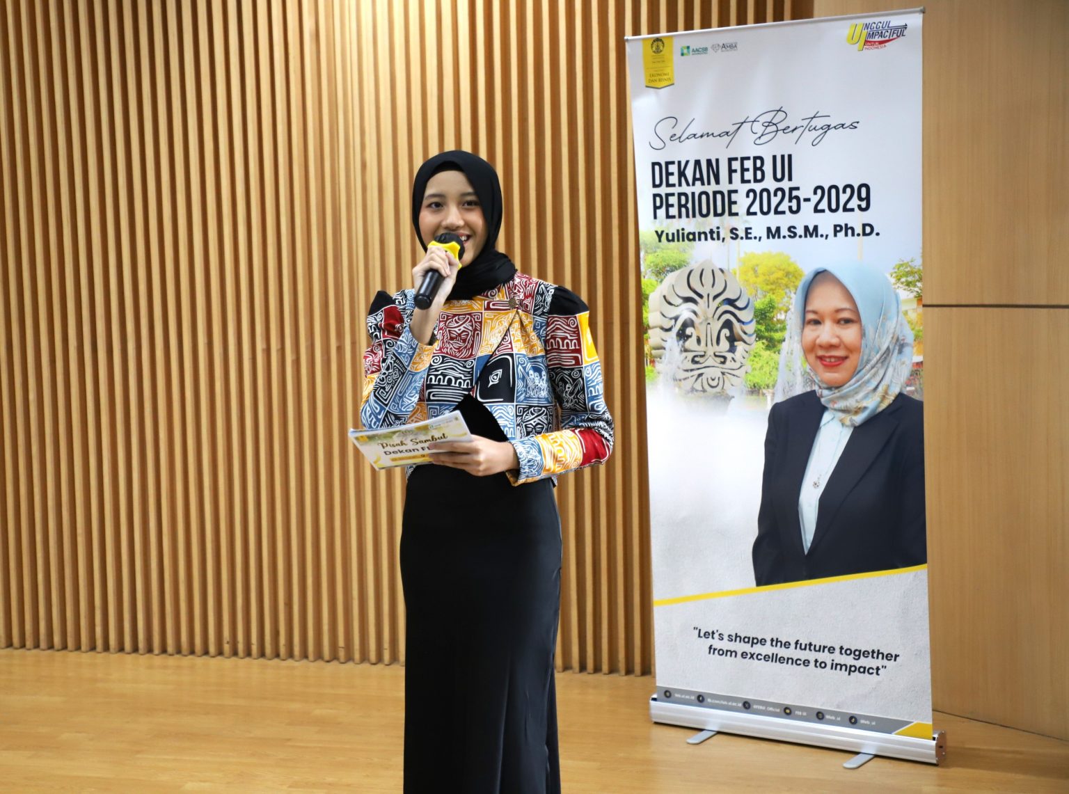 Estafet Kepemimpinan Baru di FEB UI: Yulianti Resmi Gantikan Teguh ...